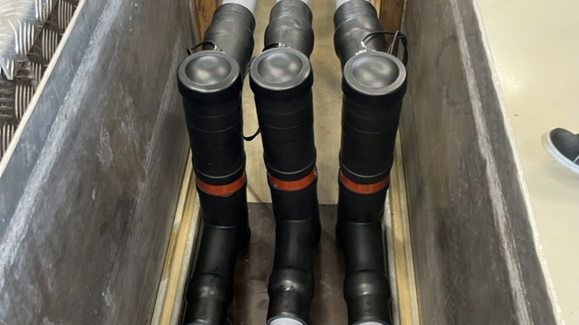Winkelstecker für Mittelspannungstechnik: Ensto präsentiert ...